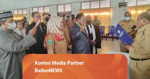 Di Akhir Masa Jabatan, Wali Kota Sorong Lambert Jitmau Lantik 48 ... Di Akhir Masa Jabatan, Wali Kota Sorong Lambert Jitmau Lantik 48 ...